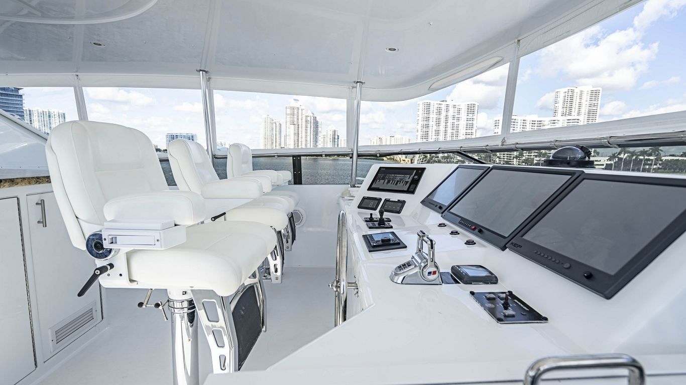 MAJESTIC MOMENTS - Flybridge For Great Relaxation – Luxury Yacht ...